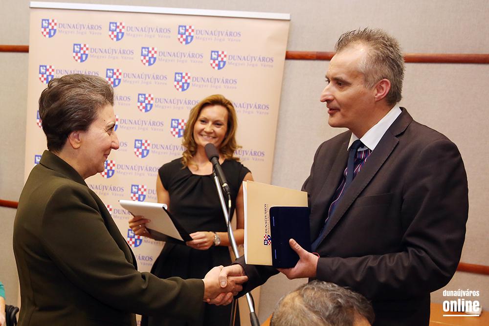 Átadták a Dunaújváros Egészségügyéért Díjat | Dunaújváros MJV